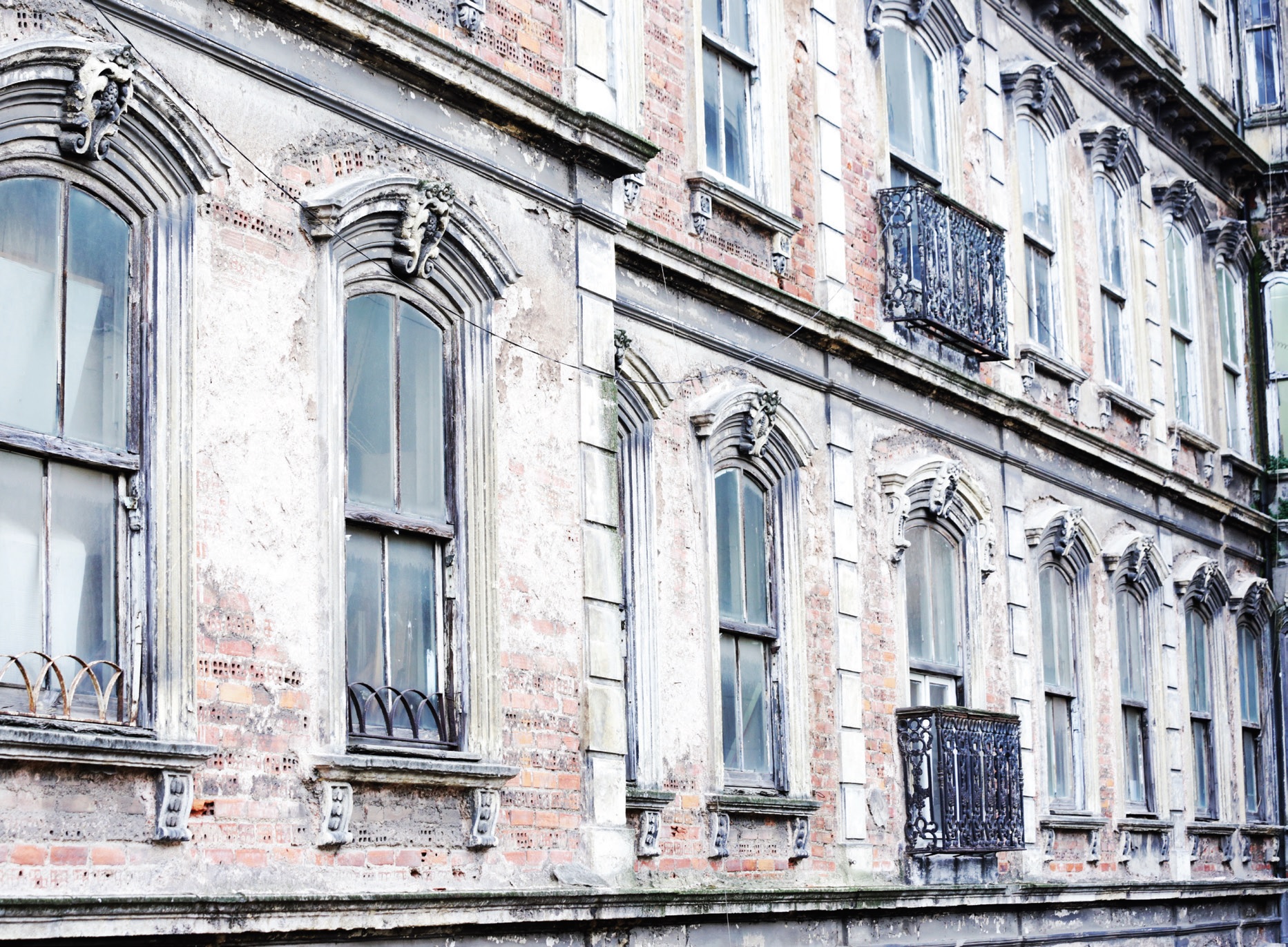 19. Yüzyıl Apartmanlarının İlk Örneklerinden Barnathan Apartmanı ...